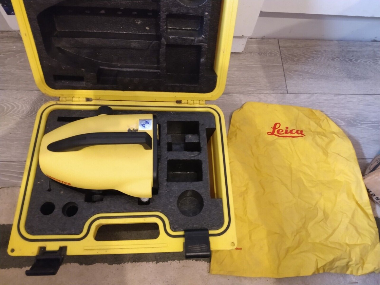 Leica Sprinter 250m Digital Level - Measurement Equipment Store, Ltd